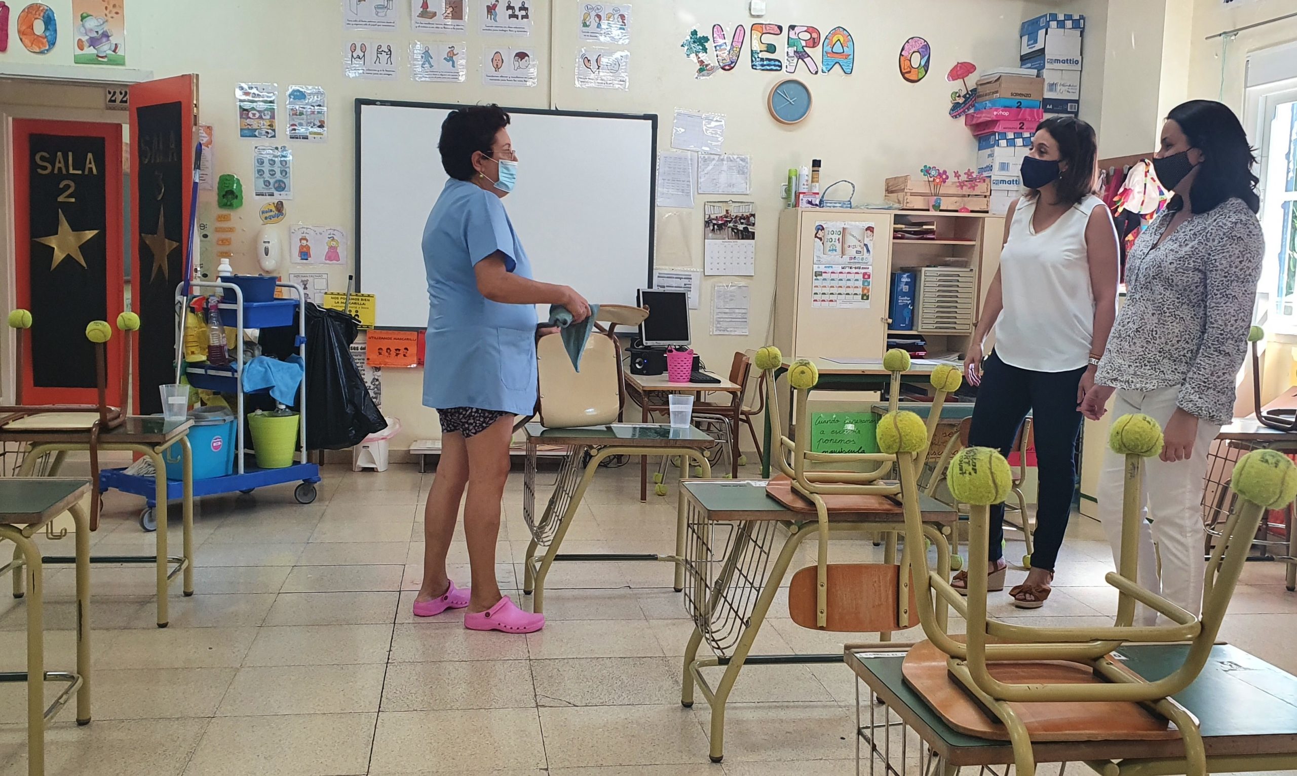 El Ayuntamiento destina a cada colegio dos empleados 'extra' para ...