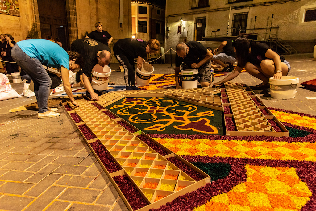 El Santo Entierro premia las Alfombras de Serrín del Corpus de Elche de ...