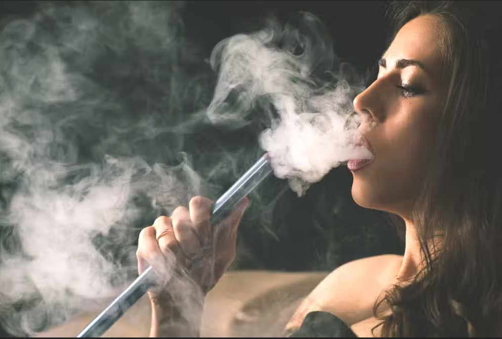 Los especialistas advierten que fumar en cachimbas es más perjudicial ...