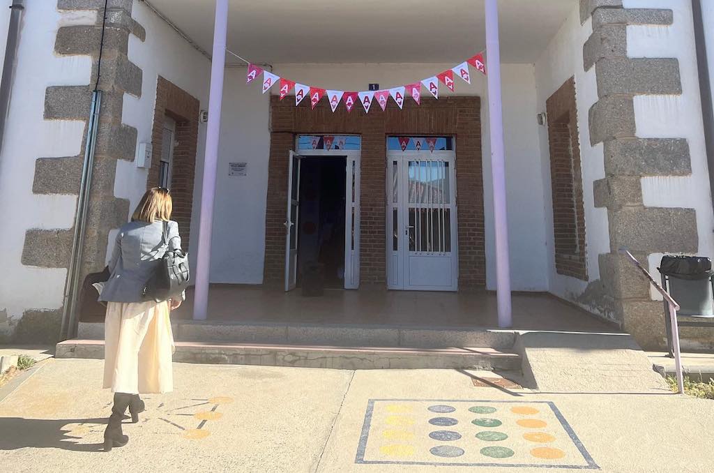Instalarán toldos para sombra en el patio del colegio San José de la ...